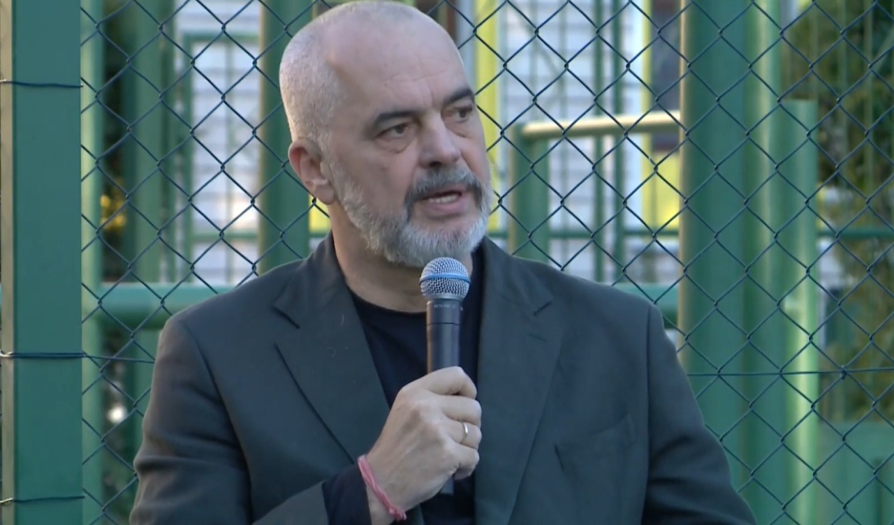 Rama pas takimit me nxënësit dhe studentët: Investim masiv për ...
