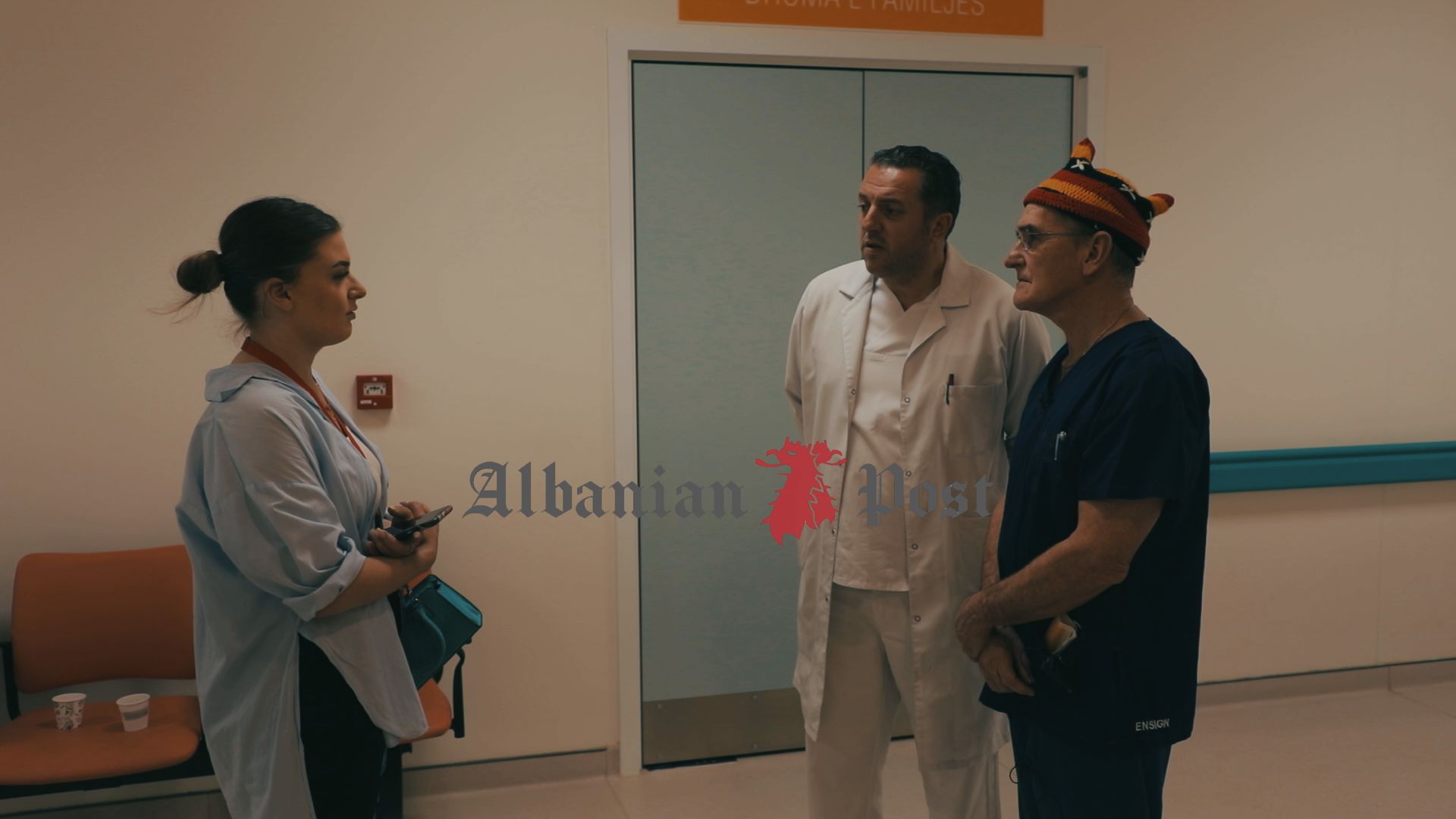 E 11-ta herë në Kosovë, mjeku australian që operon fëmijët me ...