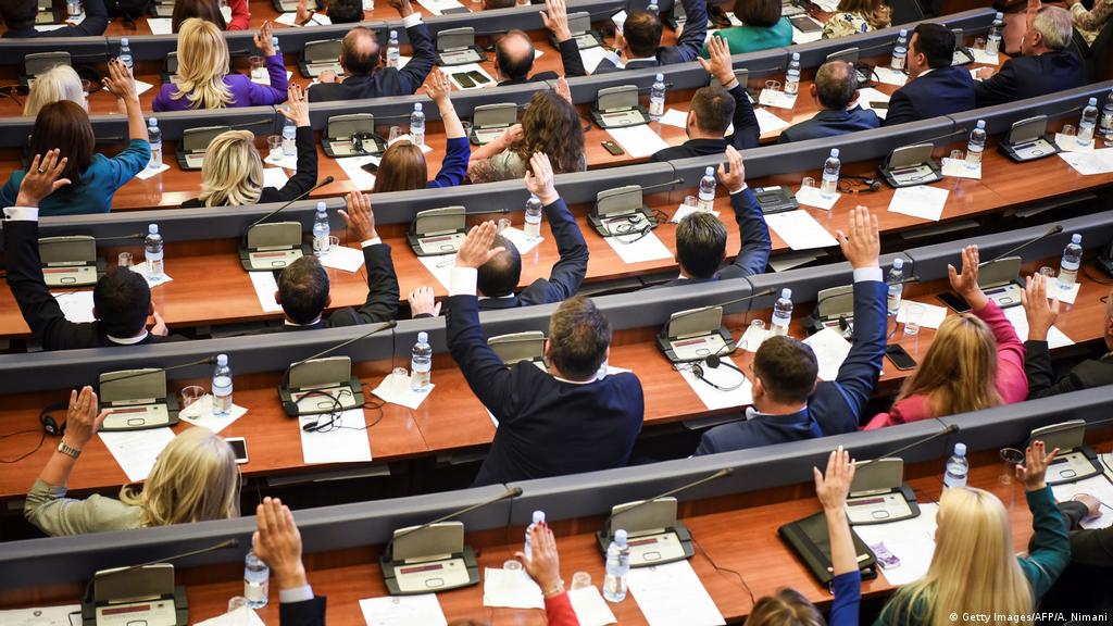 Projektligji për Zyrtarët Publikë dhe ai për Paga ka mangësi dhe shumë ...