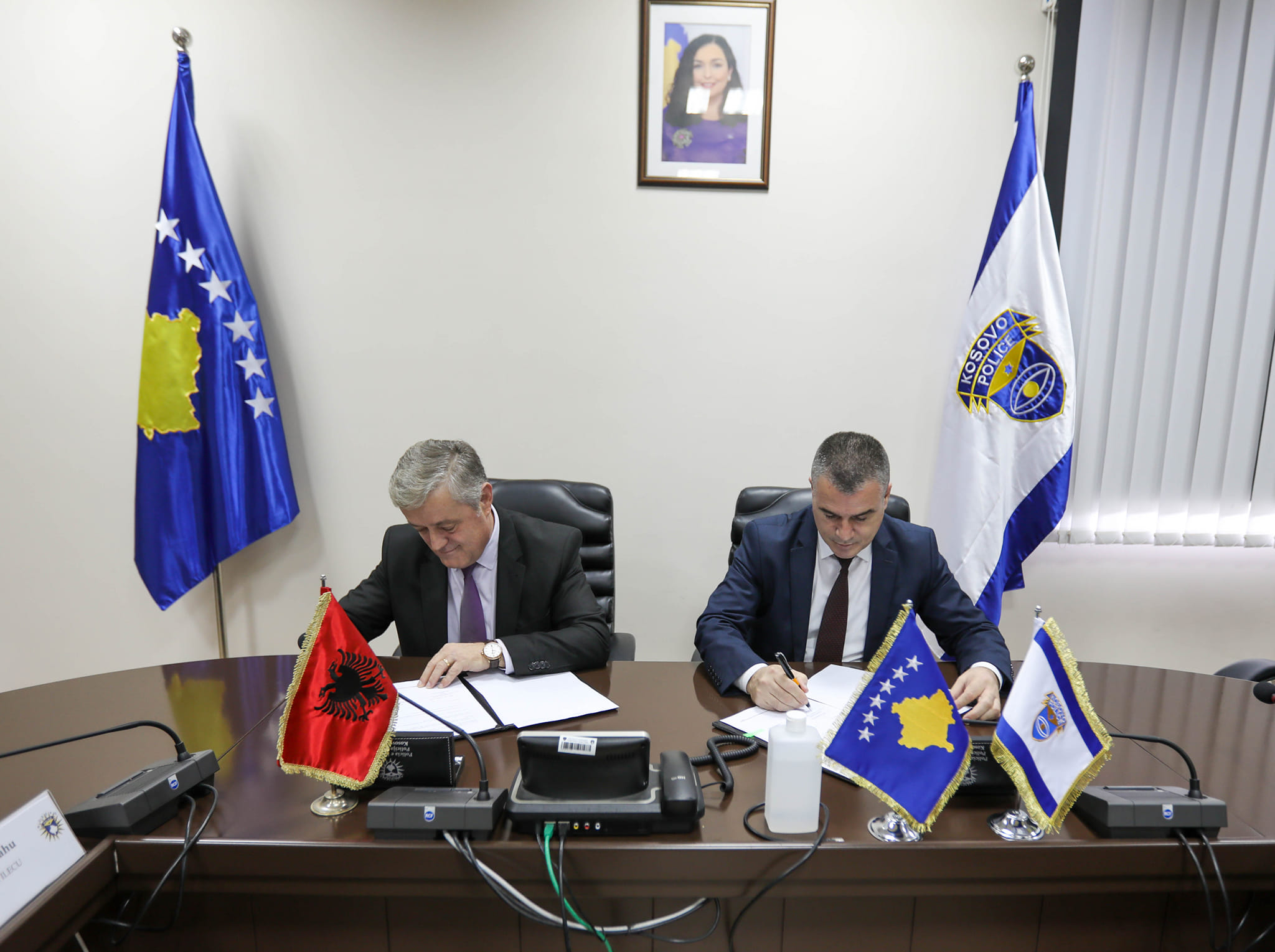 Policia e Kosovës dhe e Shqipërisë nënshkruajnë memorandum bashkëpunimi ...