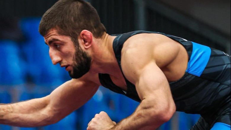Islam Dudaev i jep Shqipërisë medalje bronzi në mundje | Albanian Post ...
