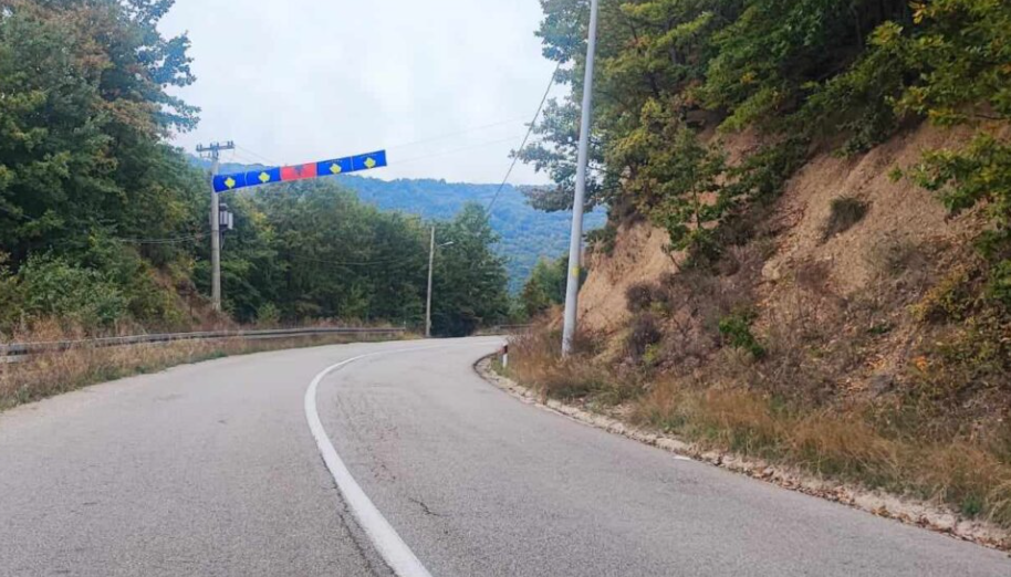 Flamuj të Kosovës dhe Shqipërisë vendosen në Banjë të Zveçanit ...