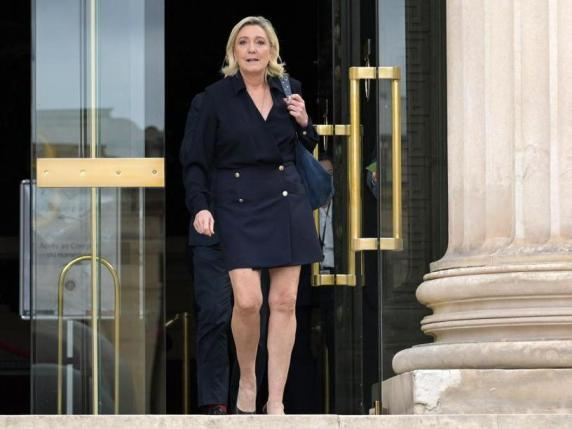 Marine Le Pen: Ne ishim më të votuarit, tani për tani është një rrëmujë ... Marine Le Pen: Ne ishim më të votuarit, tani për tani është një rrëmujë ...