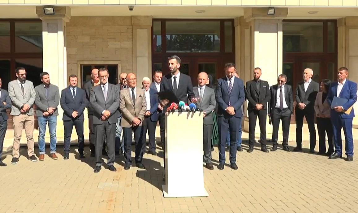 Rrahmani e Korenica ndahen nga Kurti për "hatër" të familjes | Albanian ...