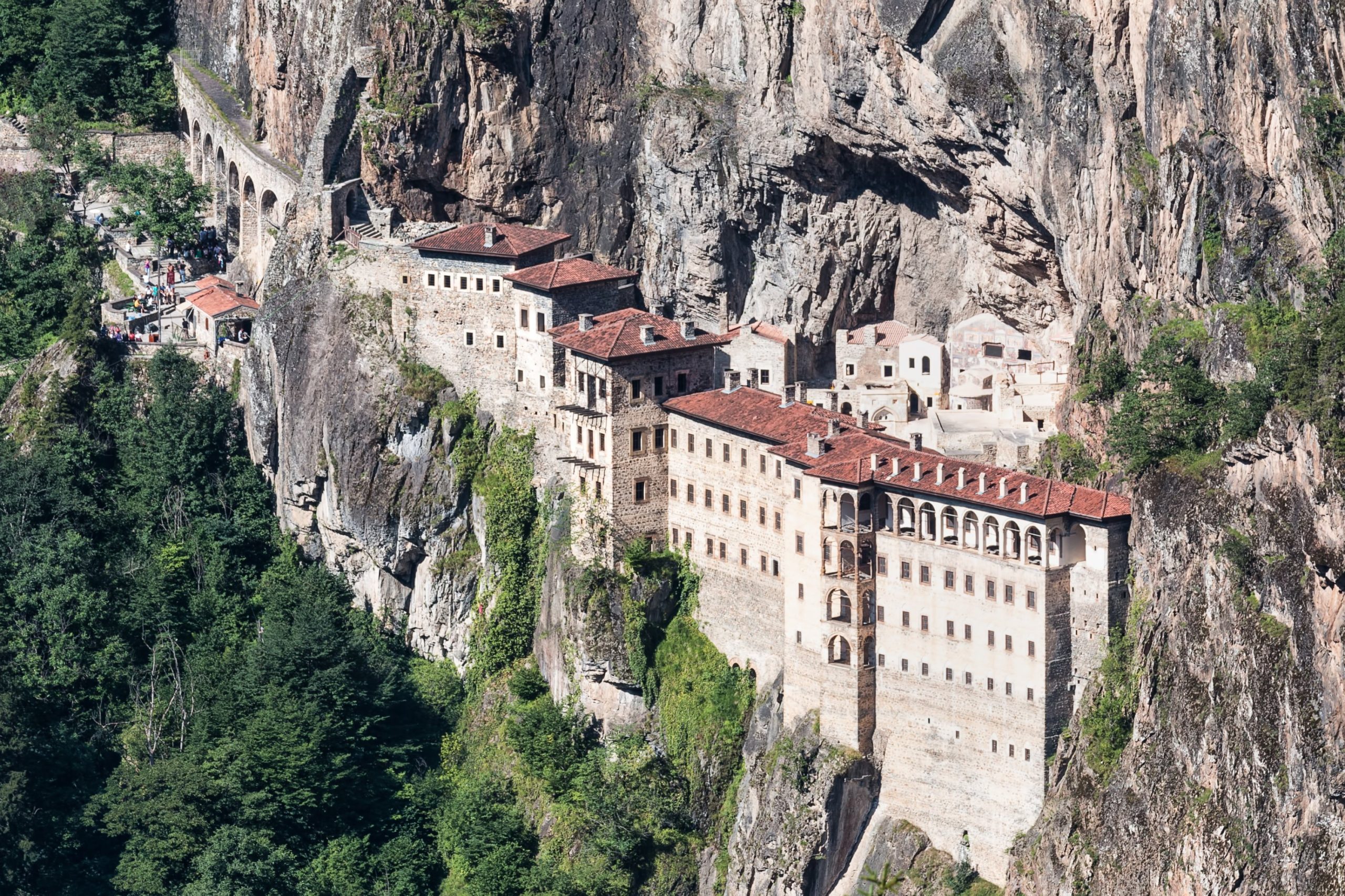 Sumela - manastiri i lashtë që “varet” nga shkëmbi | Albanian Post ...