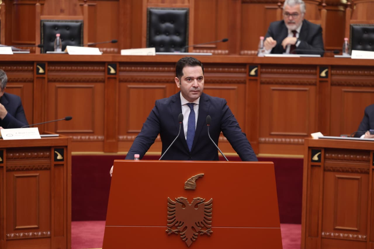 Malaj prezanton ndryshimet e Buxhetit 2025 në Kuvend | Albanian Post ...