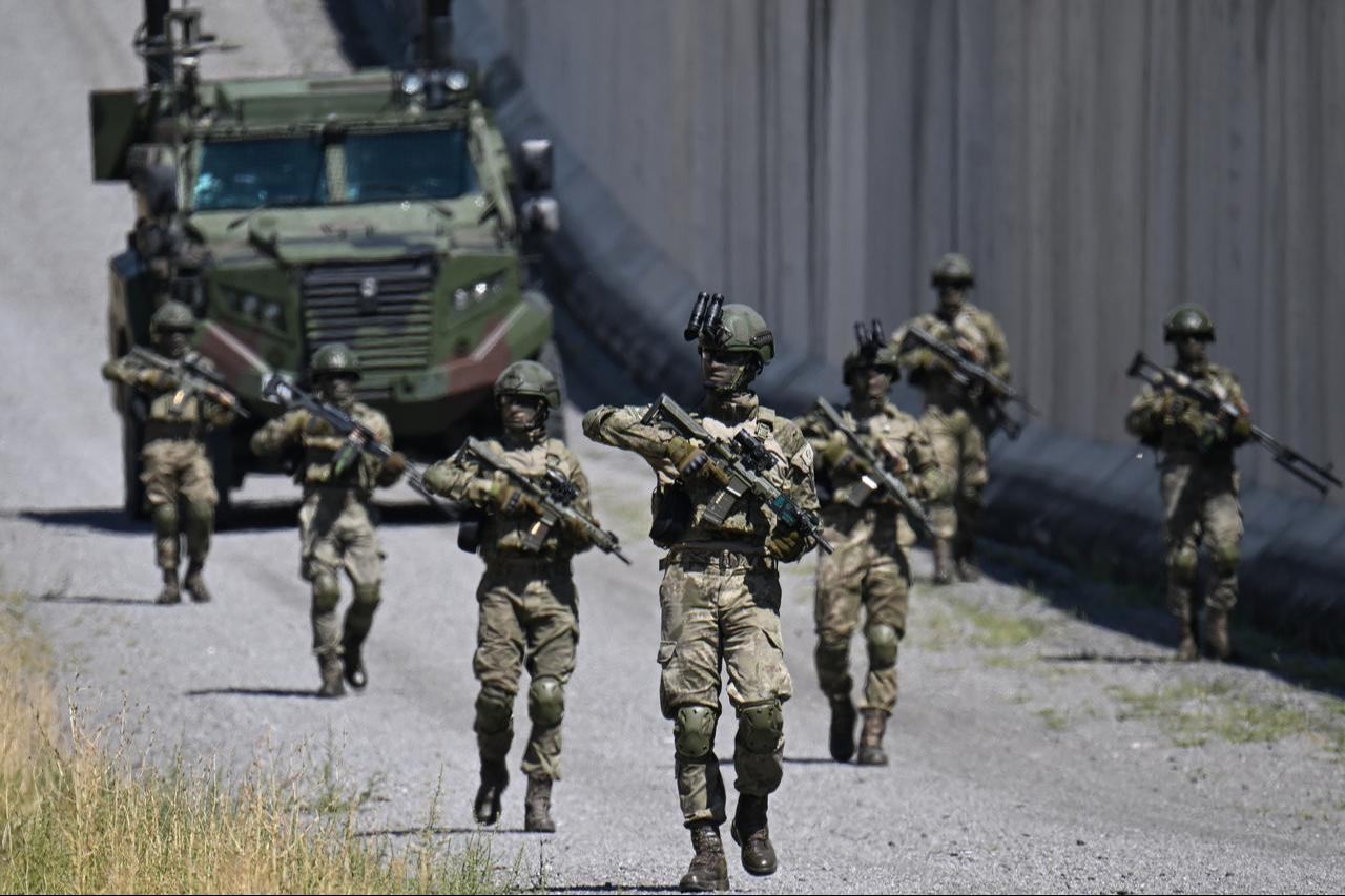 Turqia shqyrton krijimin e një 'zone tampon' në kufi me Iranin ...